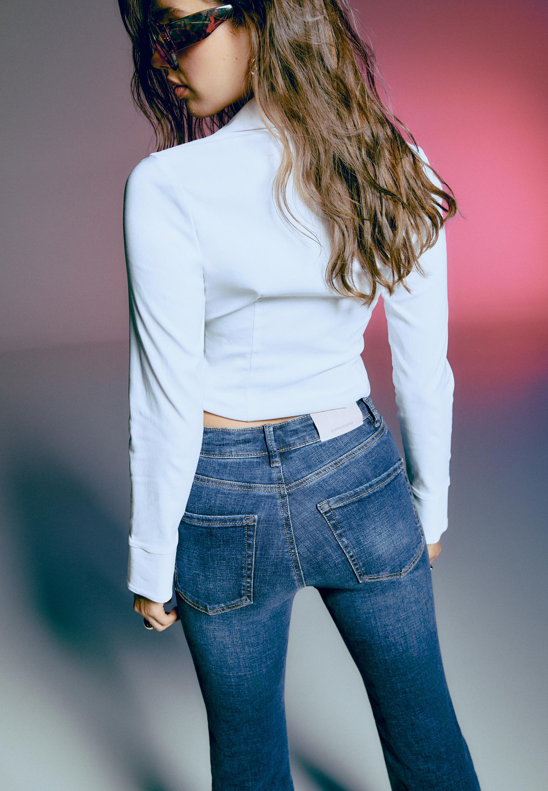 D74 Slit fit flared jeans - Women's fashion | Stradivarius United States